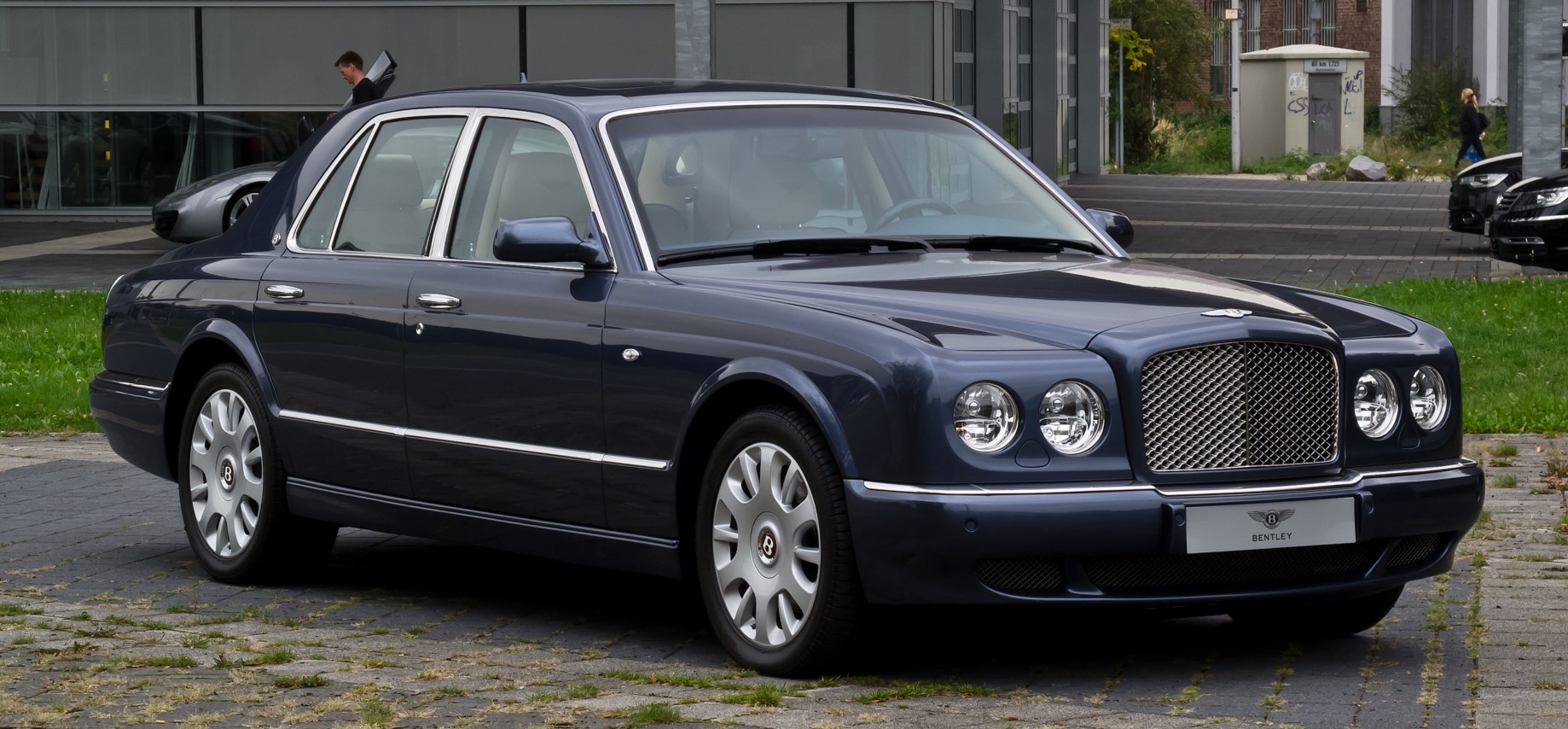 Top 5 Benefits of Hiring Limousine Service